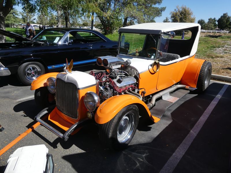 Sun City Cruiser’s Classic Car & Motorcycle Show revs into Apple Valley