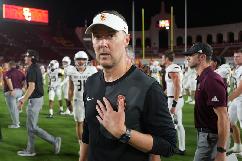 USC head coach Lincoln Riley wants to see the Coliseum rocking against ...