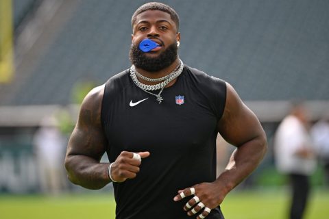 Was Jalen Carter wearing Jared Verse's chain after the Rams-Eagles game?