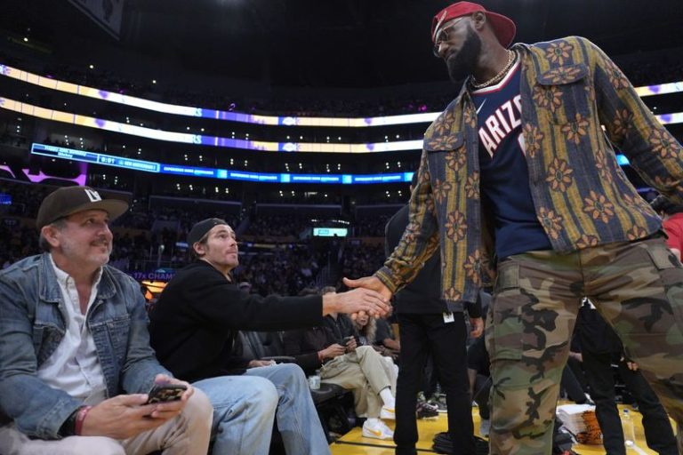 Best fan reactions to Justin Herbert, Madison Beer enjoying date night ...