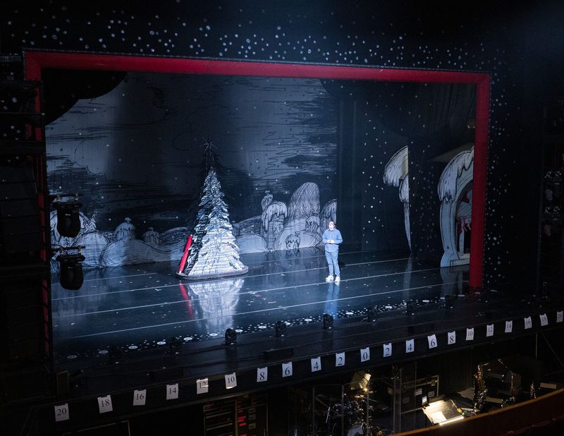 'How the Grinch Stole Christmas!' first Broadway tour to host previews ...