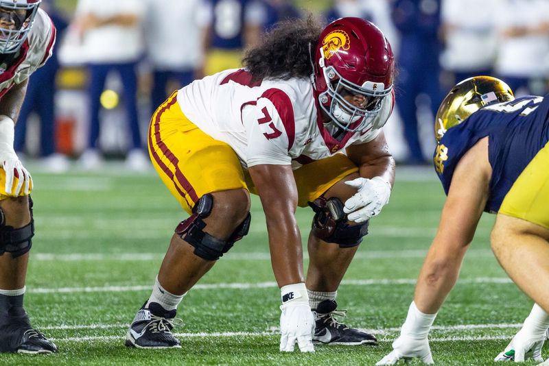 Offensive lineman Alani Noa returns to USC after transfer rumors