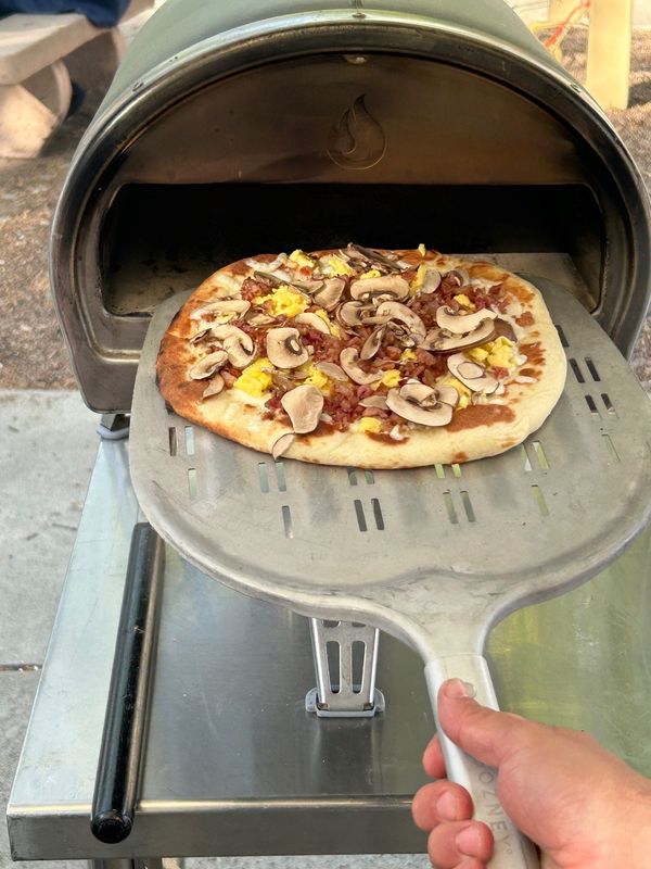 Redding chef brings unique naan pizza twist to Farmers Market