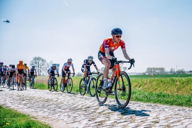 Cyclist, former Chiles star Lily Williams one of 4 Americans in Tour de ...