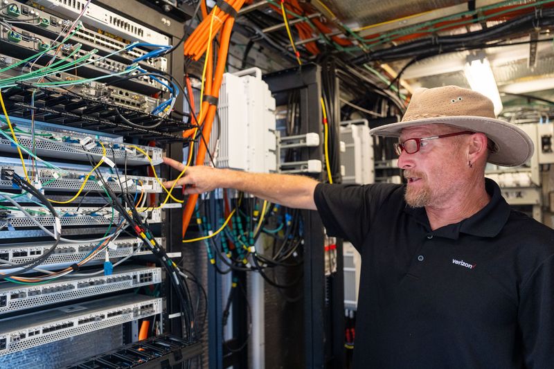 Verizon offers emergency services to first responders during natural ...