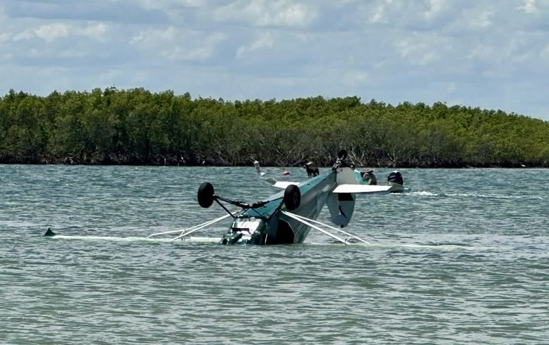 Banner plane crashes into Ponce Inlet, no injuries reported