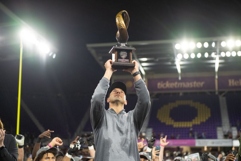 What kind of defense will Jon Sumrall bring to Florida football?