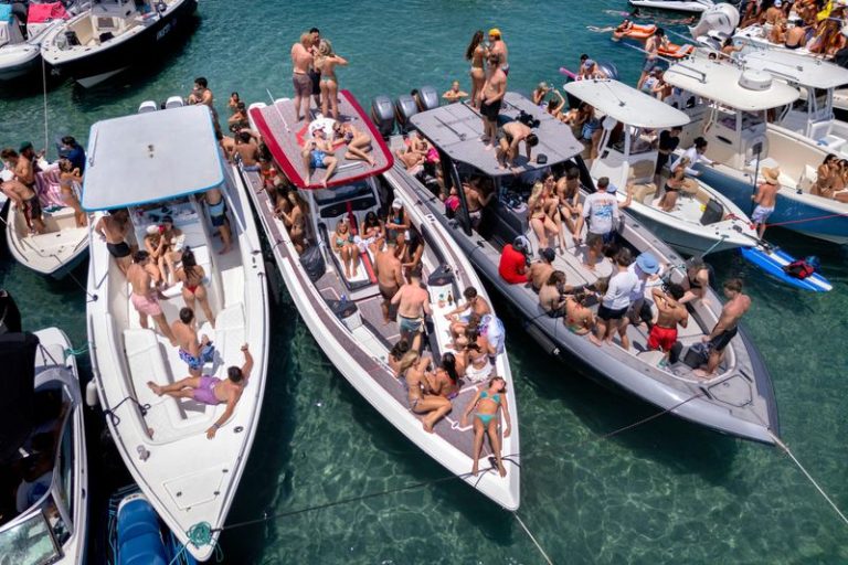 Boca Bash 2026 draws thousands to Lake Boca Raton party. See photos