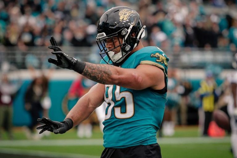 Salary cap hits, contract details for Jaguars' TE Brenton Strange