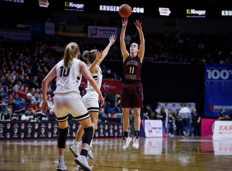 Caitlin Clark to be inducted into Dowling Catholic Hall of Fame