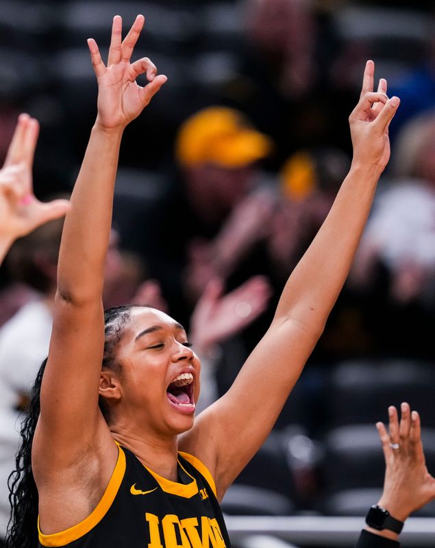 Iowa women's basketball standout Hannah Stuelke helps Team USA to ...