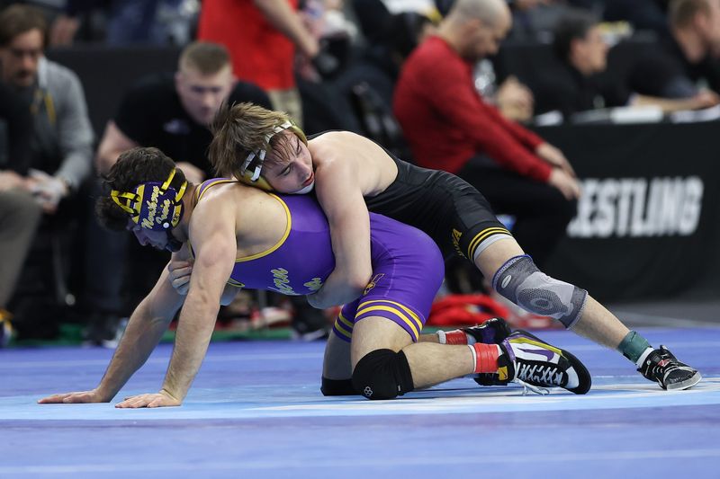 3 takeaways from National Duals Invitational bracket release, Iowa ...