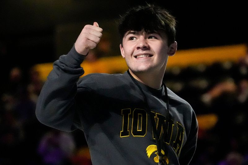 UFC legend analyzes why Bo Bassett decommitted from Iowa wrestling