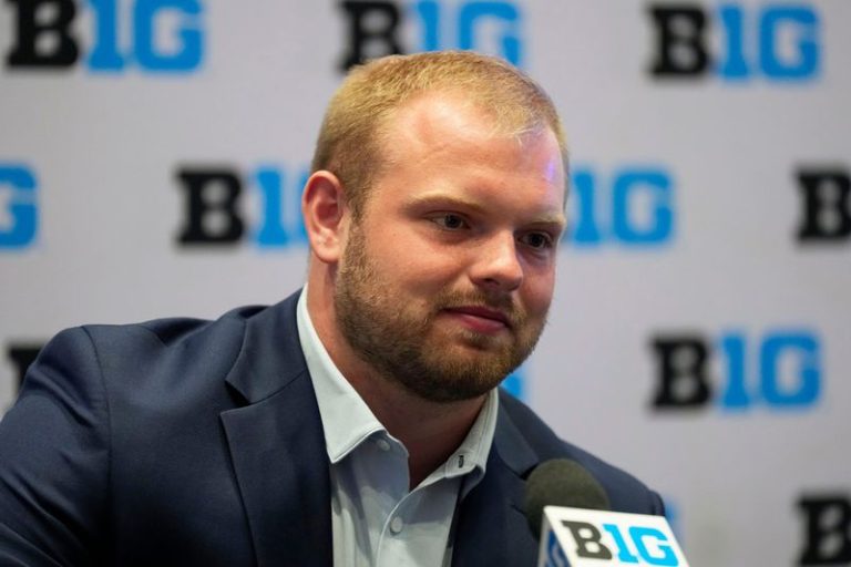 How Logan Jones went from Iowa football D-lineman to a top center in ...