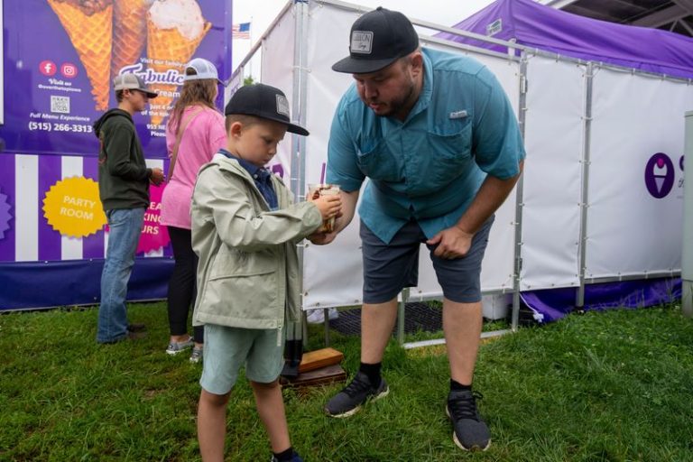 'MasterChef' winner and his son rate Iowa State Fair foods — see what ...