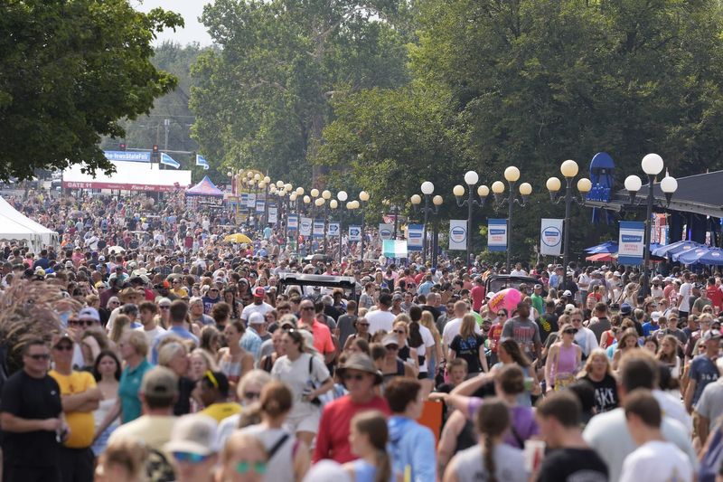 Pitbull, ugly cakes and BBQ: Everything you missed at the Iowa State ...