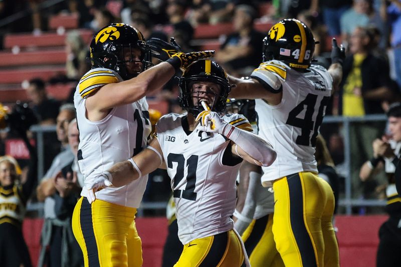 Iowa football's Kaden Wetjen is first two-time winner of Jet Award