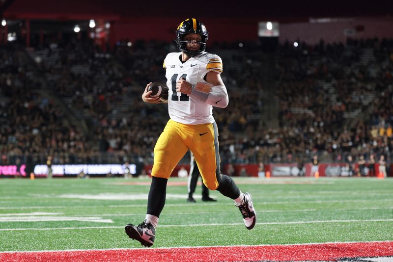 Iowa football QB Mark Gronowski reported to be a game-time decision vs ...