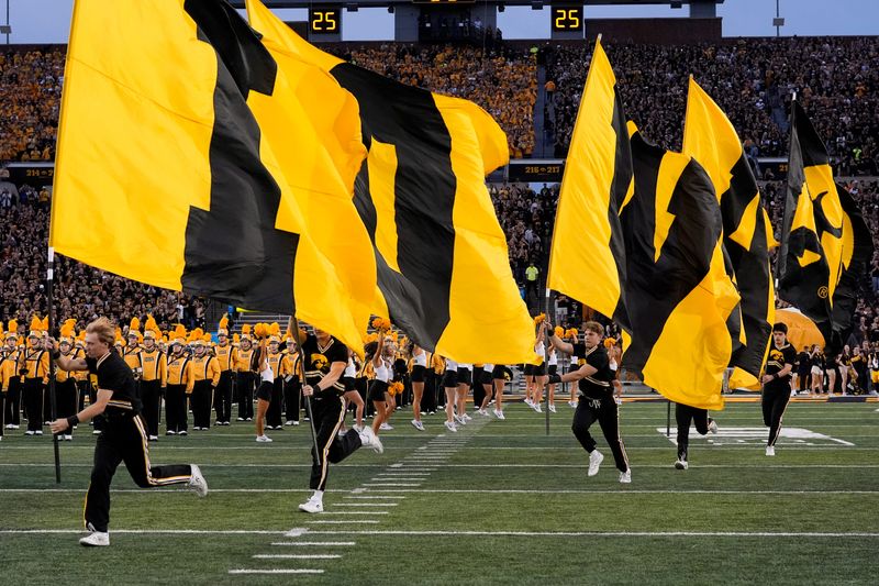 USA TODAY Sports College Football Re-Rank sees Iowa Hawkeyes climbing ...
