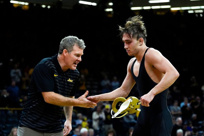 3 things to watch for as Iowa wrestling, UNI travel to National Duals ...