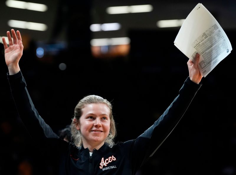 Former Iowa women’s basketball guard Molly Davis thankful for fans ...