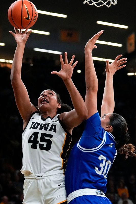 Iowa women's basketball player Hannah Stuelke leaves game with injury