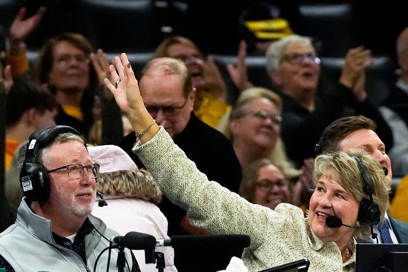 Lisa Bluder impresses in Iowa women's basketball TV broadcasting debut