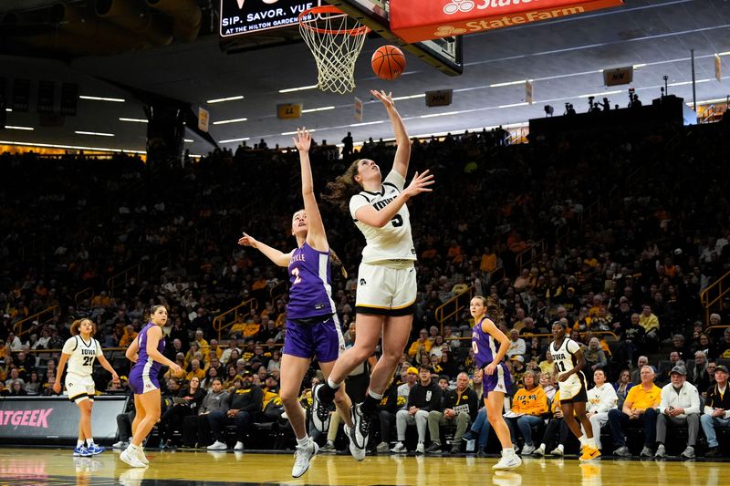 Iowa women's basketball star named USBWA National Player of the Week