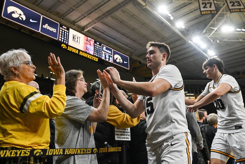 Why Iowa's Brendan Hausen, Trey Thompson didn't play vs Maryland