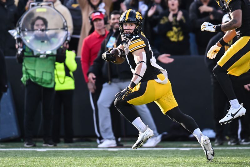 Iowa football's Kaden Wetjen lights up NFL social media at Shrine Bowl