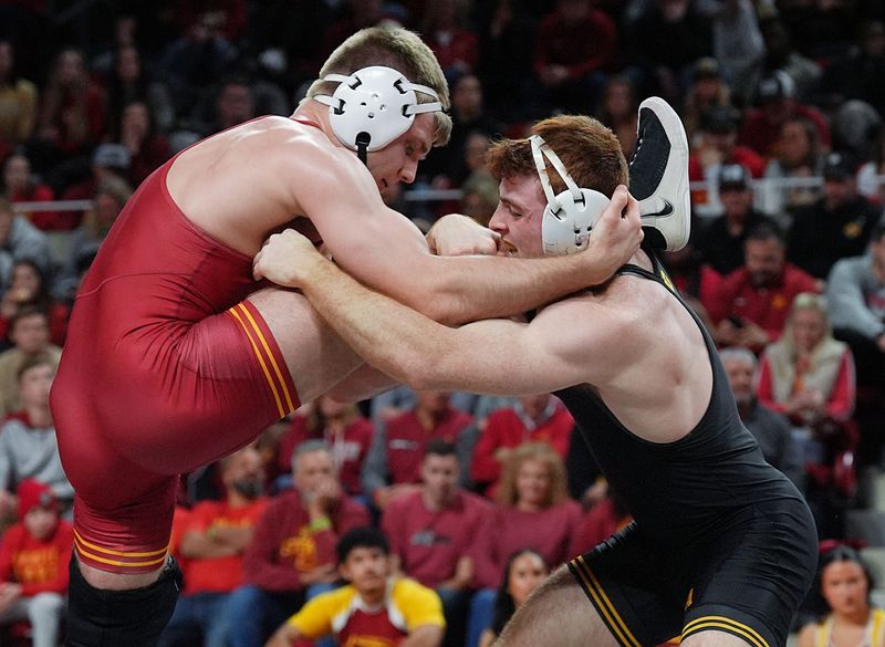 Send your burning state of Iowa wrestling questions for a Dec. mailbag