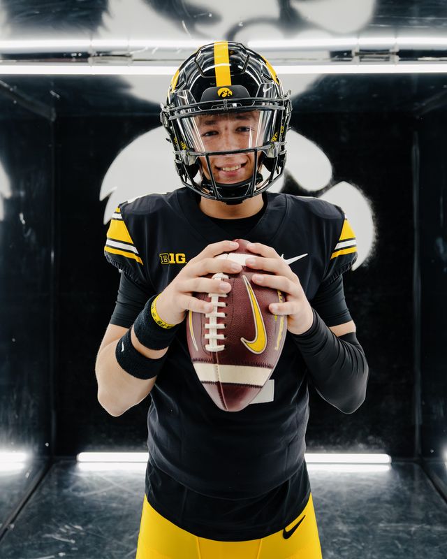 Why Iowa football 4-star QB signee Tradon Bessinger has 'it factor'