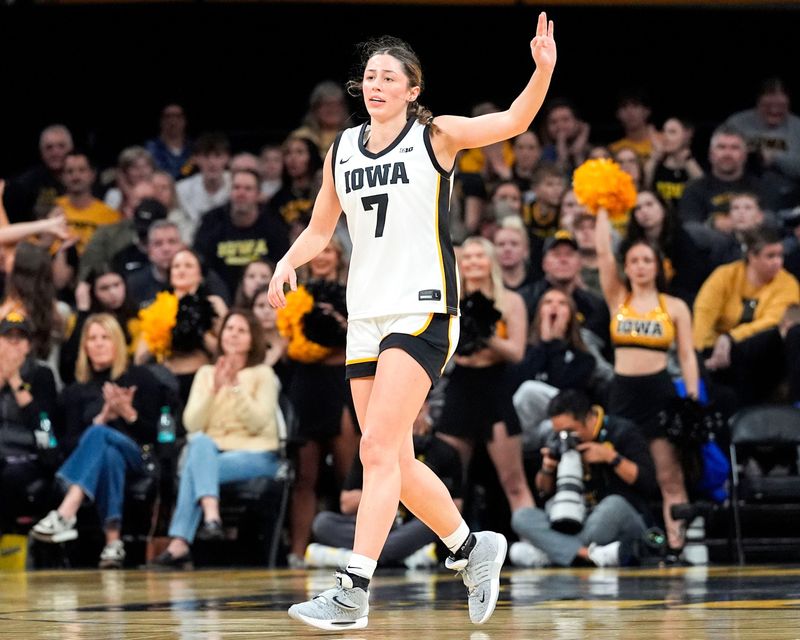 Iowa women's basketball fans react to Addie Deal transfer portal news