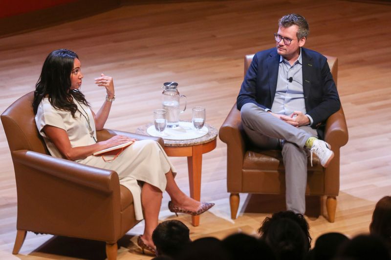 Bestselling author John Green to speak at Drake Bucksbaum Lectureship