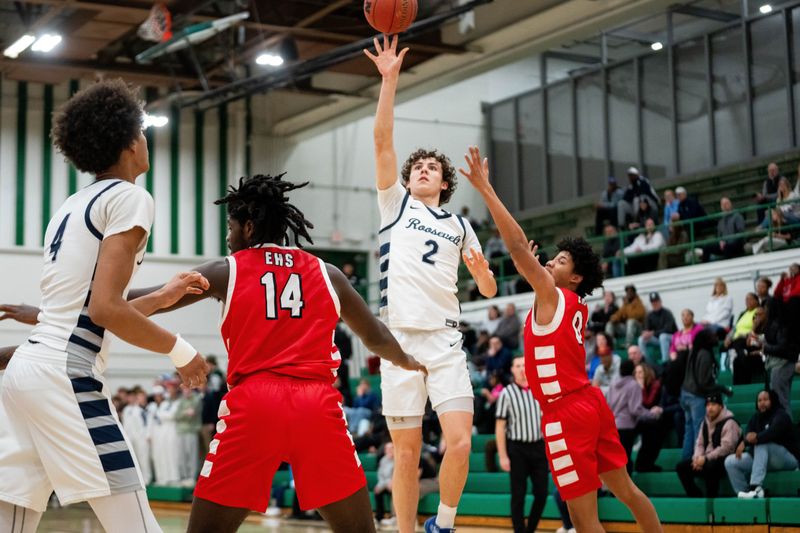 Charlie King stands out on high-scoring Des Moines Roosevelt squad