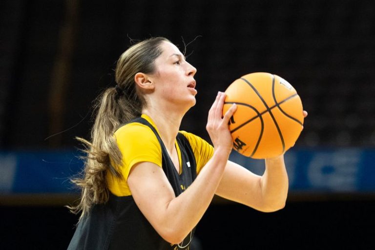 Former Iowa women's basketball guard Addie Deal transfers to Wisconsin