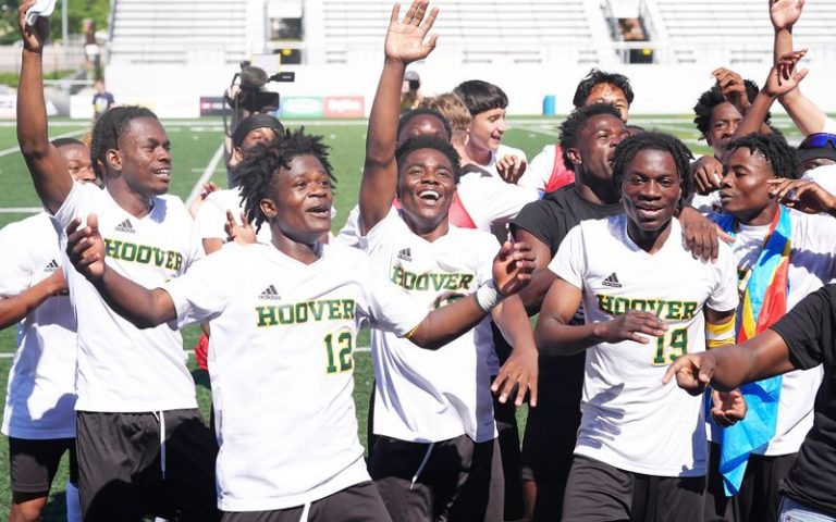 Des Moines Hoover beats DCG in Iowa boys soccer state semifinals