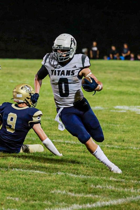 Monmouth-Roseville football, Huston get on the ground to defend ...