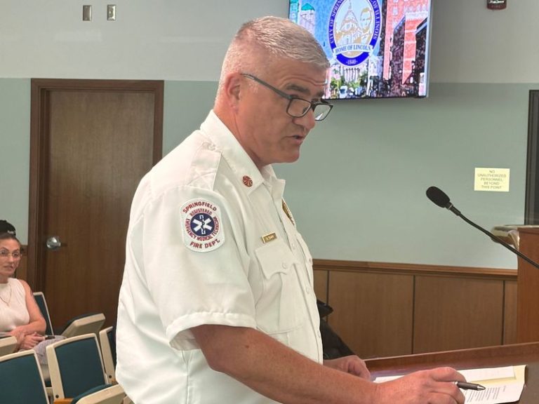 Alderman calls for fire chief's ouster after sirens weren't activated