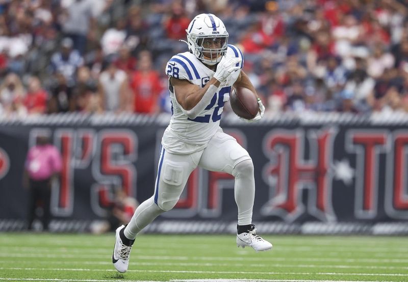 Execs, coaches, scouts rank Colts' Jonathan Taylor among best RBs in 2025