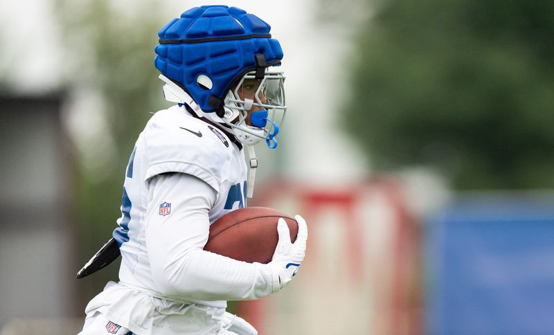 Colts cut ties with free agent running back, sign veteran pass-catching RB