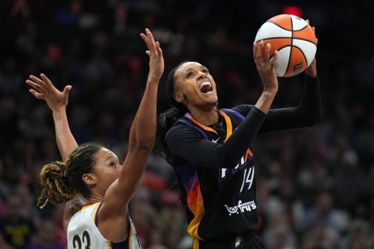 Caitlin Clark, DeWanna Bonner exchange words in Fever-Mercury game Tuesday