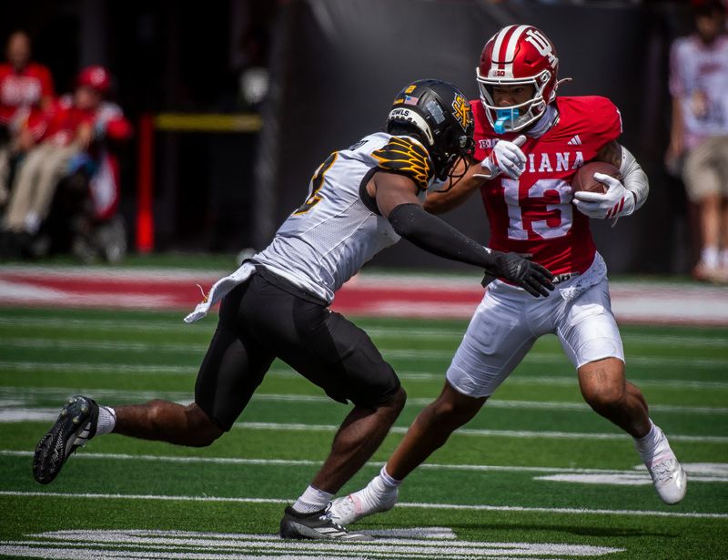 'He's Waffle House.' Elijah Sarratt has 3-touchdown game, establishes ...