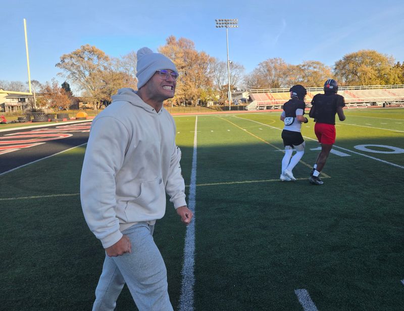 Former NFL veteran Brian Price adds defensive flair to Lafayette Jeff ...