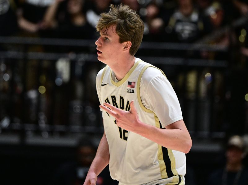 Purdue basketball center, Washington star have history in title battle