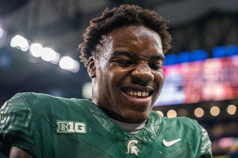 Honorable mention All-Big Ten receiver visiting Indiana, Notre Dame