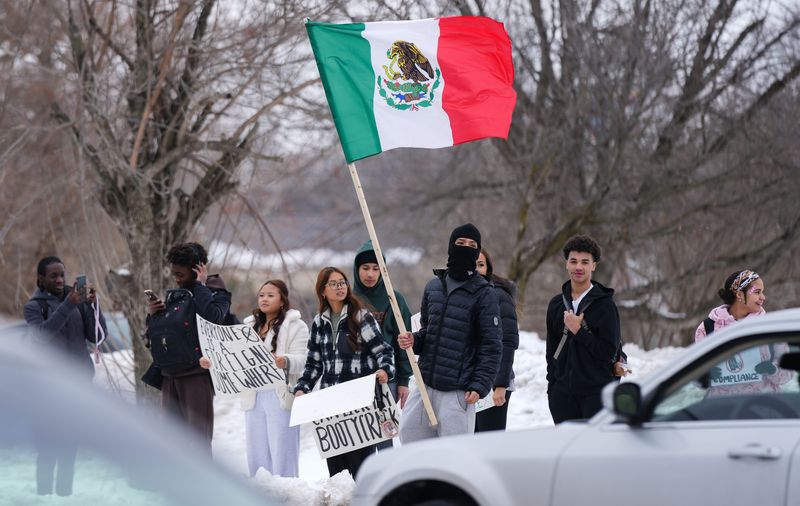 Teen threatens Indiana school over protest, then pens apology, police say