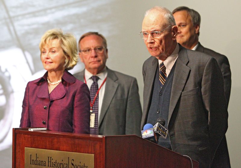 'Indiana lost a giant': Hoosiers mourn former U.S. Rep Lee Hamilton