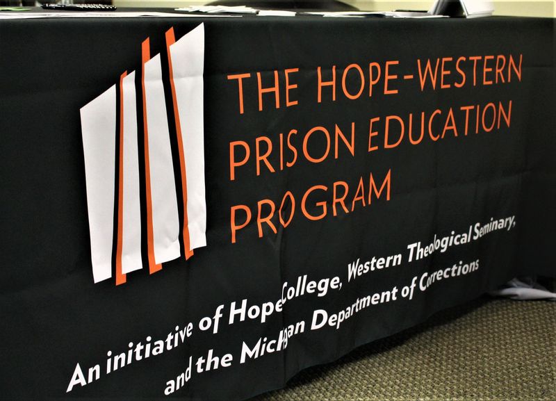 'Pioneers’: Nine inmates become first graduates of groundbreaking ...