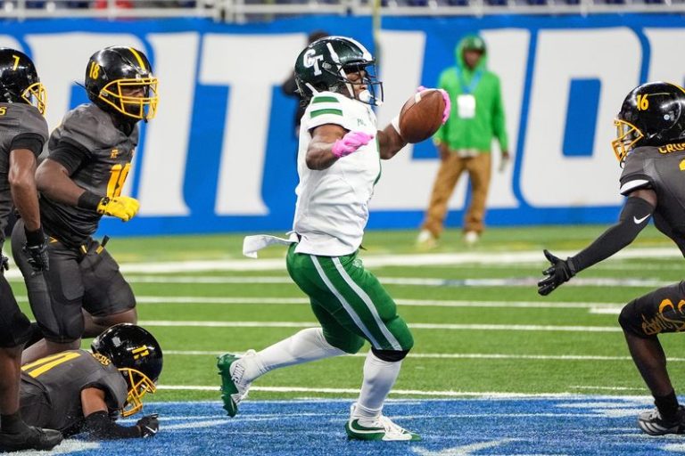 Detroit Cass Tech's C.J. Sadler has Michigan in final 4, to announce ...